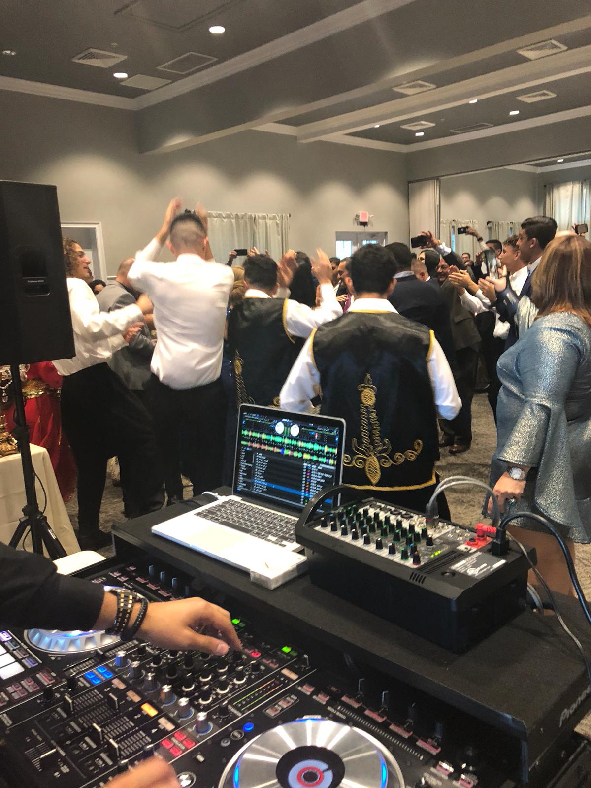 Gallery - Best DJ Music Florida Lets hit the floor dancing